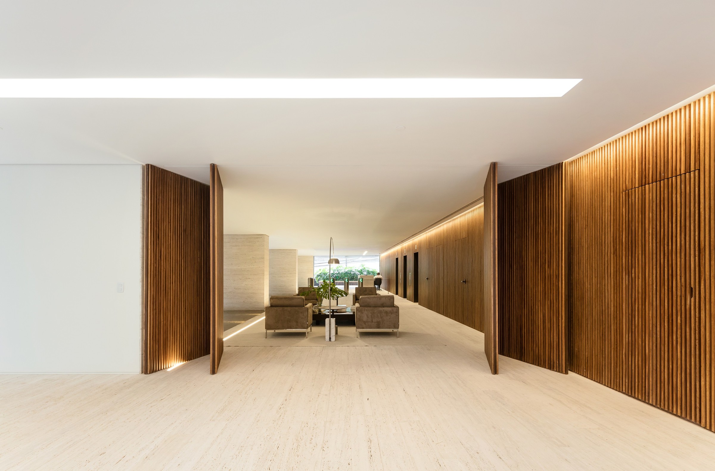 Bauman Corporate Retrofit - Projects - Arthur Casas