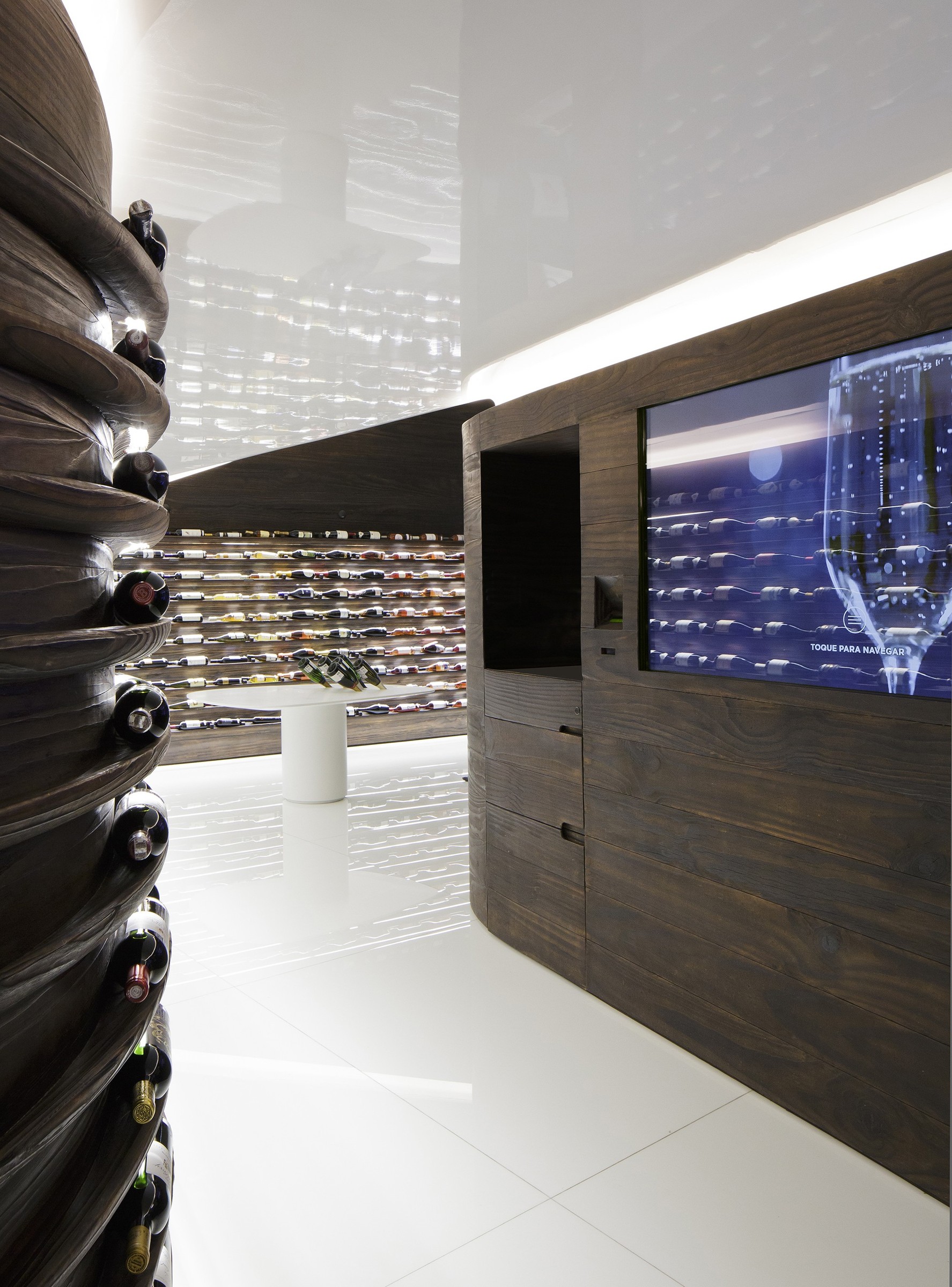 Mistral Iguatemi Wine Store - Projects - Arthur Casas