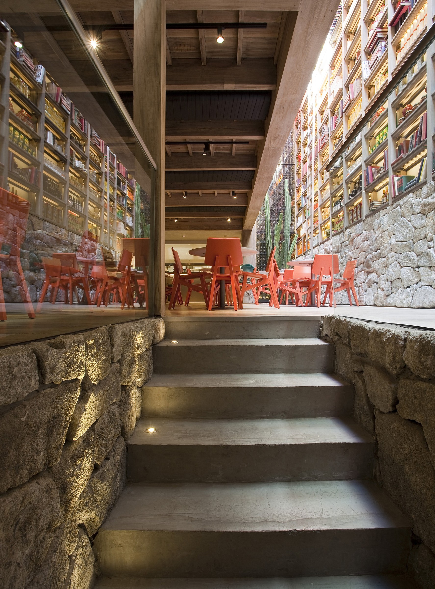 Alma María Restaurant - Projects - Arthur Casas