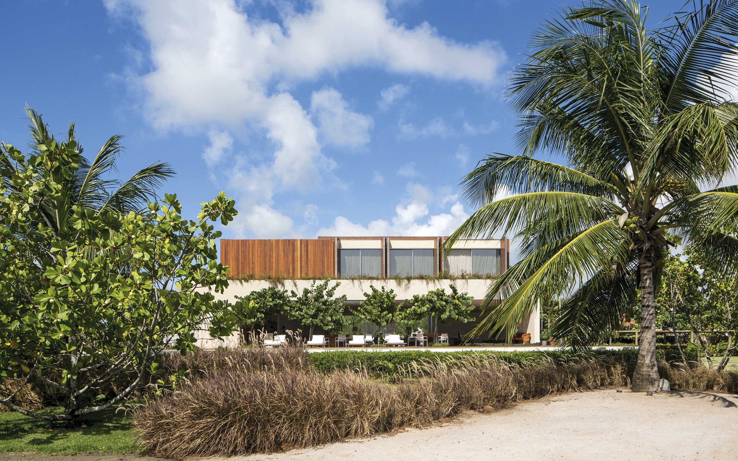 TM House - Projects - Arthur Casas