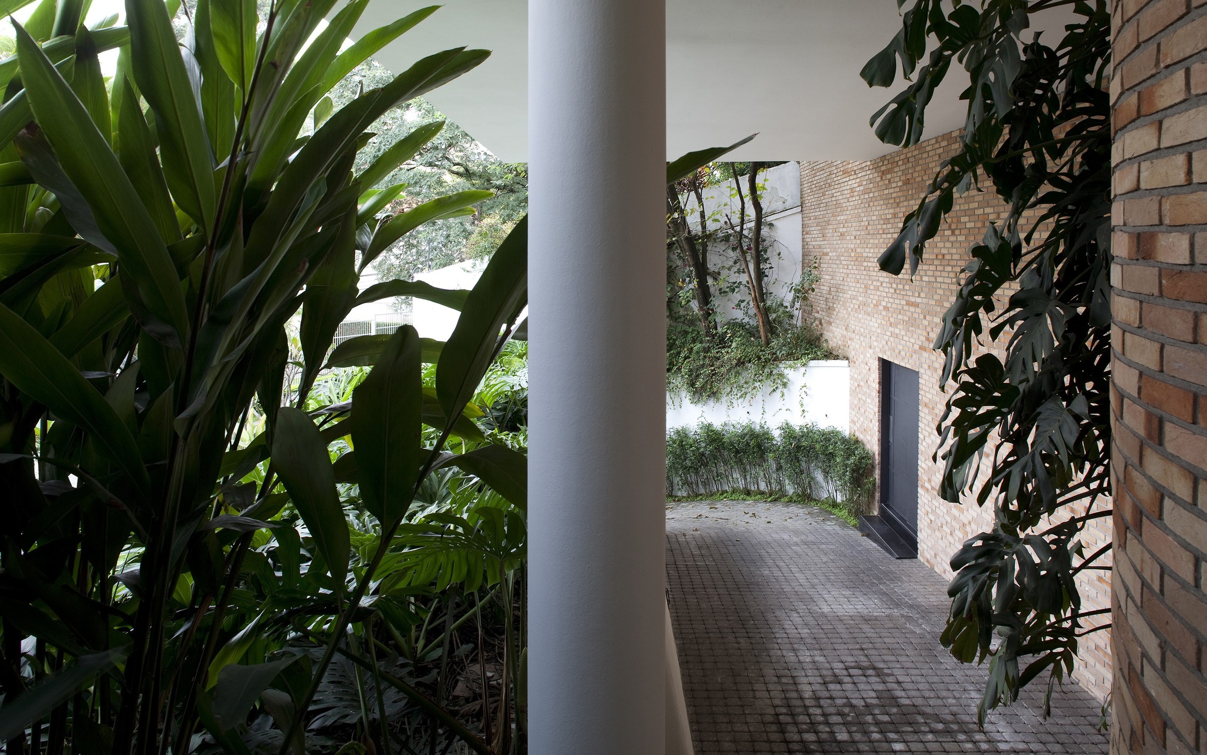 AC House Artigas - Projects - Arthur Casas