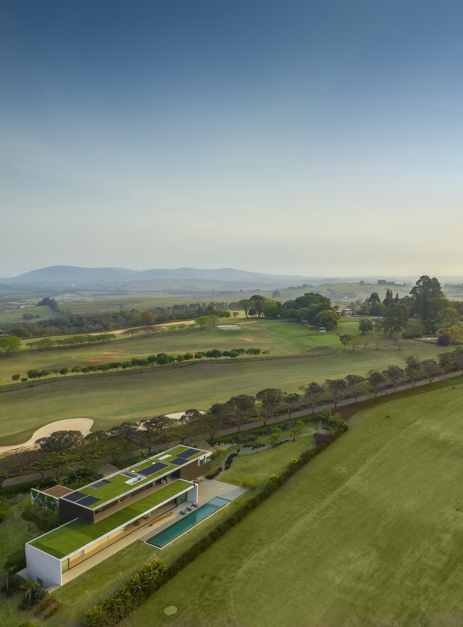 Golf Course House - Projects - Arthur Casas