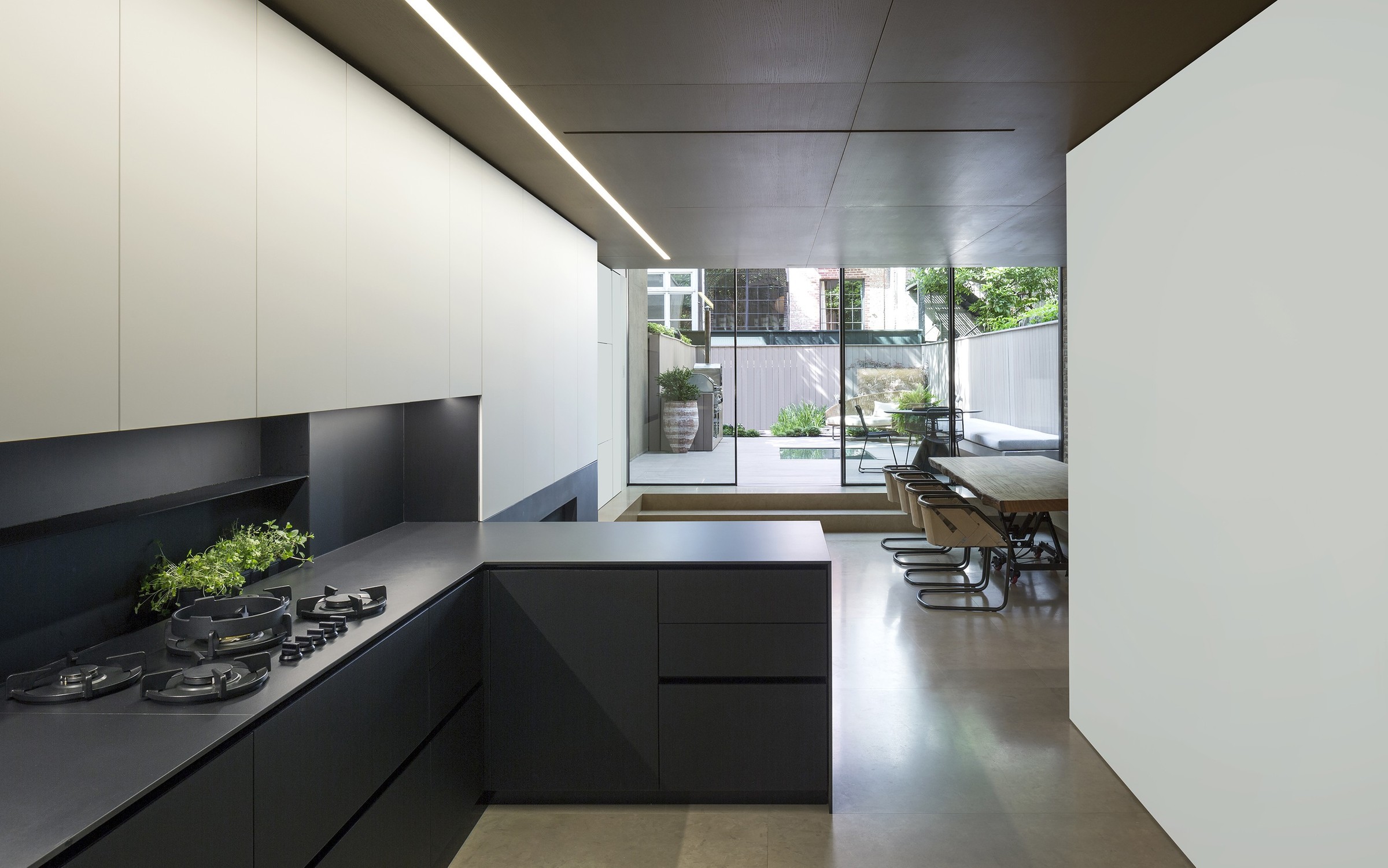 Brownstone House - Projects - Arthur Casas