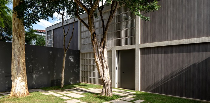 Retrofit R House / Projects / Studio Arthur Casas