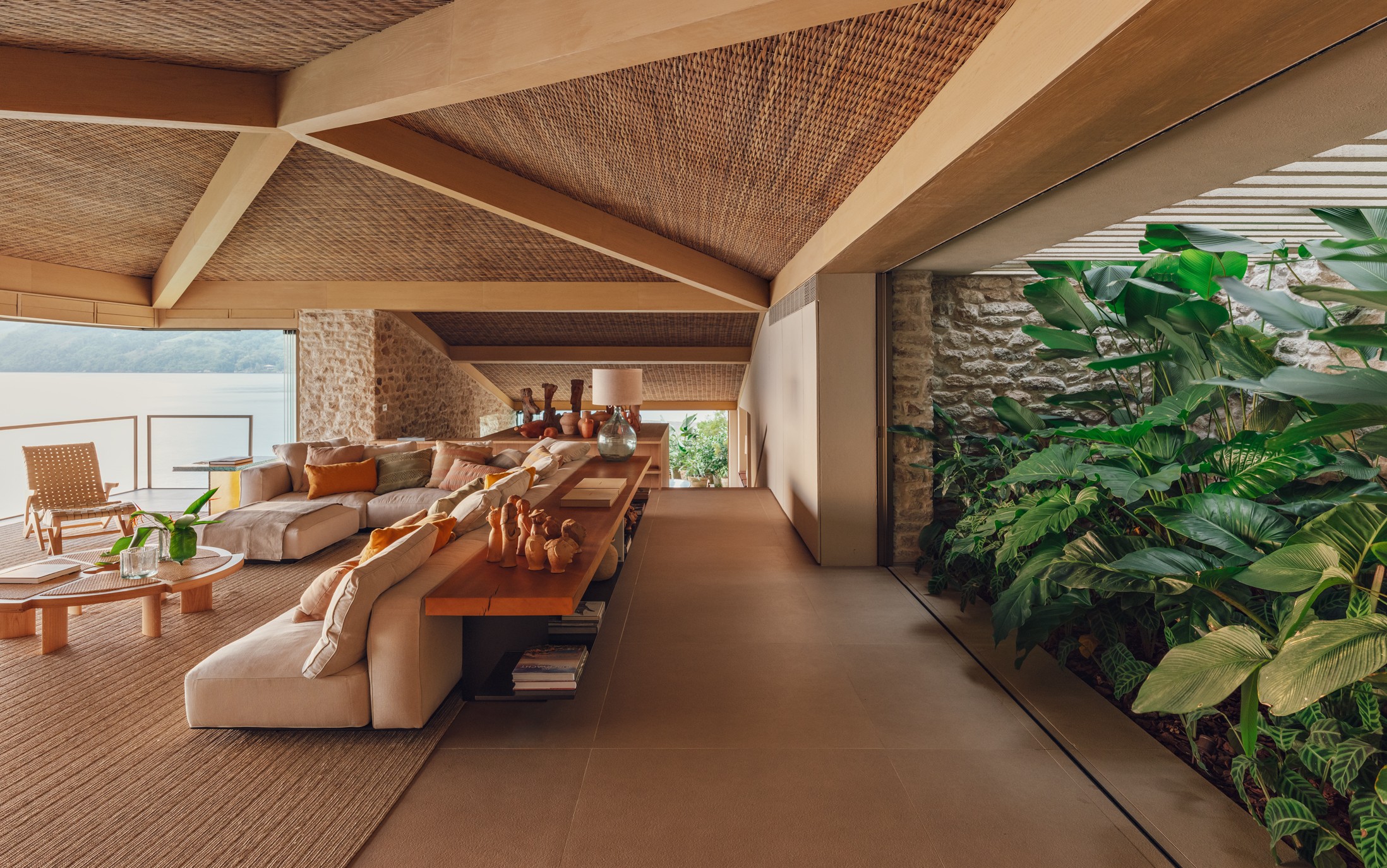 Angra House - Projects - Arthur Casas