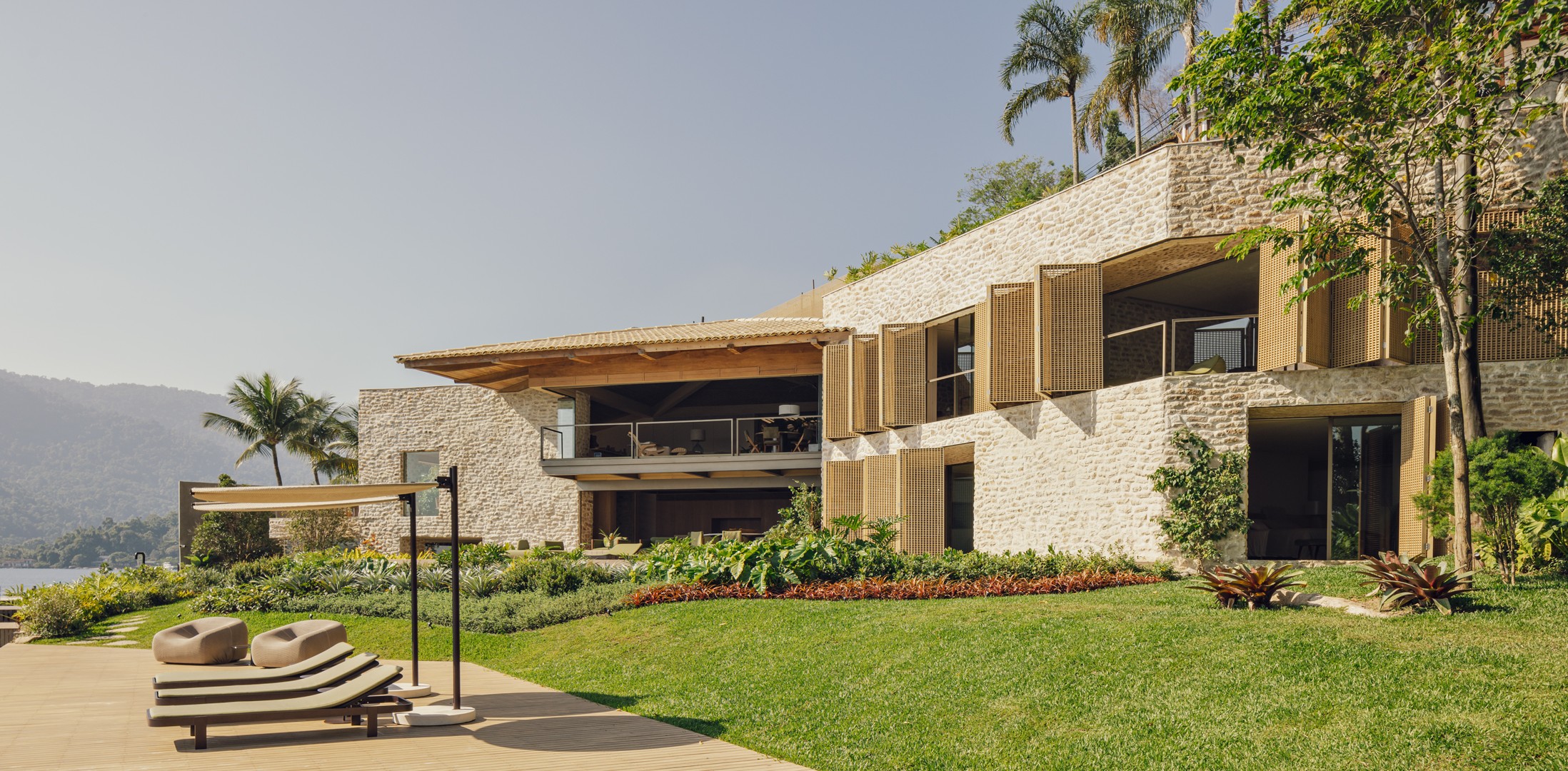 Angra House / Projects / Studio Arthur Casas